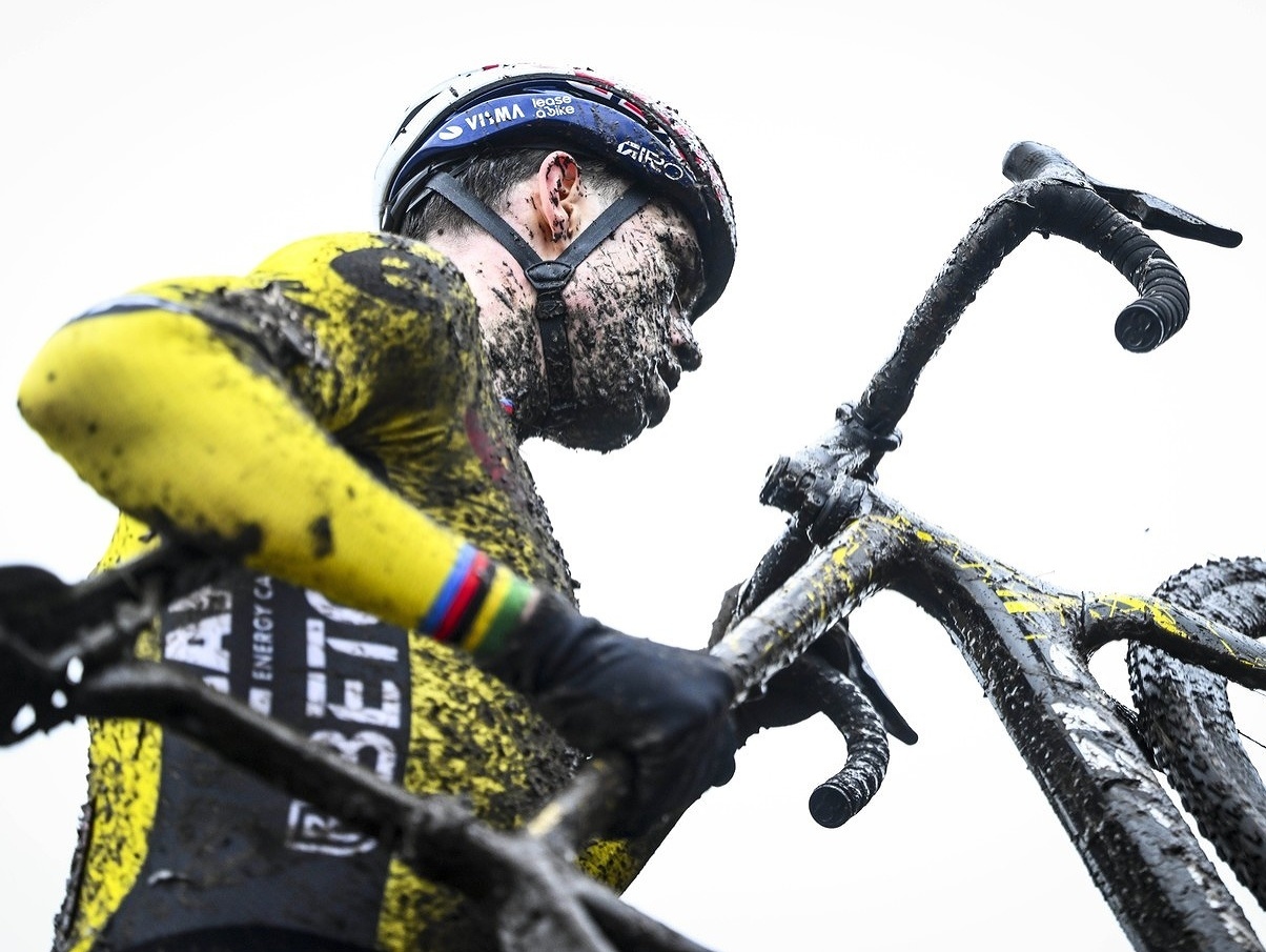 Galéria k článku: Pôvodné zámery zahodil do koša: Van Aert na poslednú ...